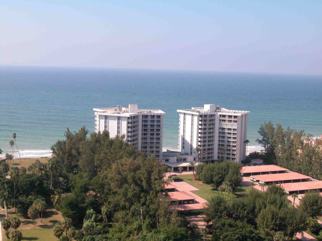 Islander Club at Longboat Key : Condos for Sale at 2295 Gulf of Mexico Dr